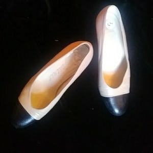 Delman | Shoes | Delman Tanblack Heels Size 5 2m | Poshmark