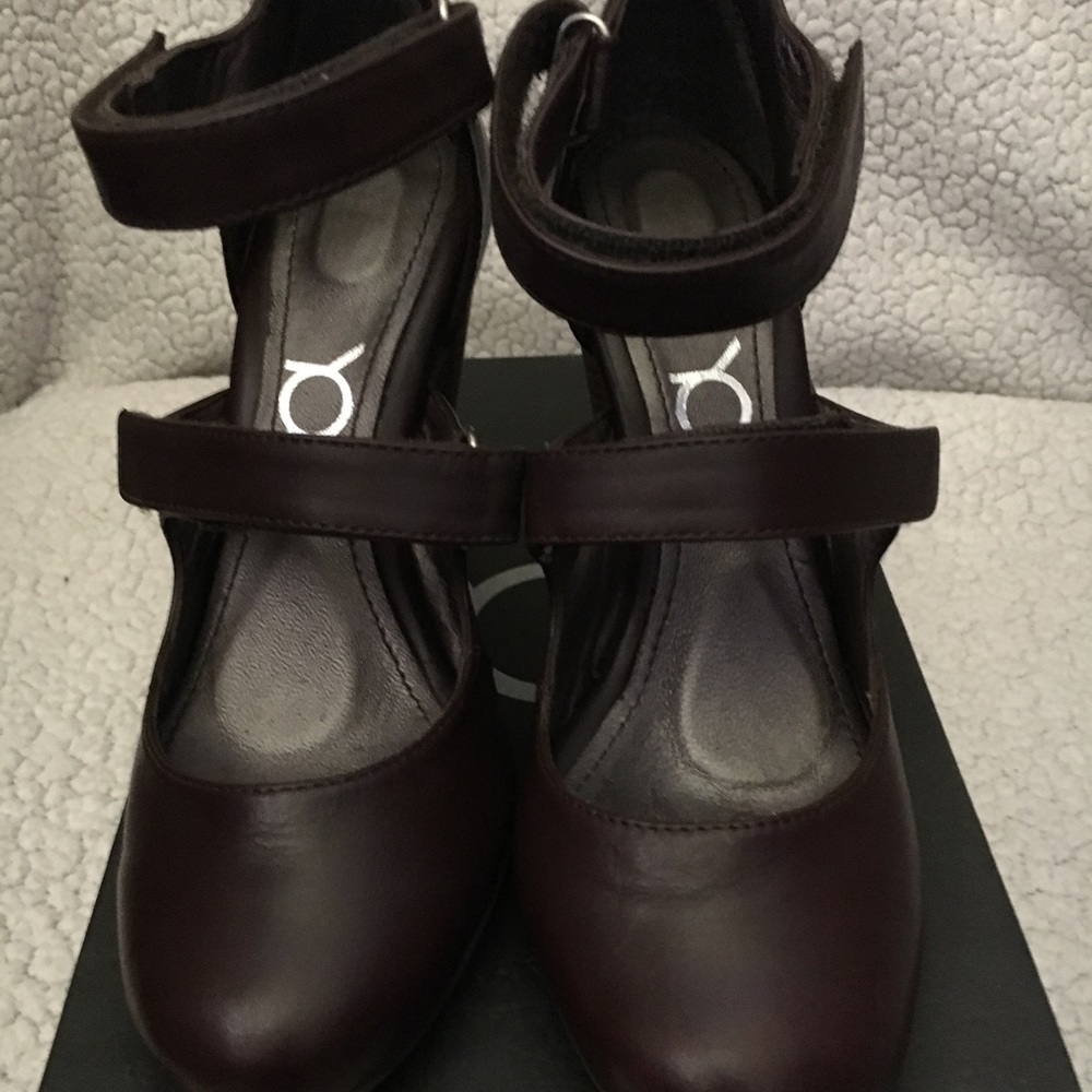 You By Crocs Brown Leather Strappy Pumps! - Gem