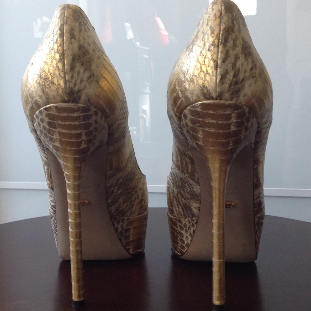Snake Skin Gold Metallic Platforms. - Gem