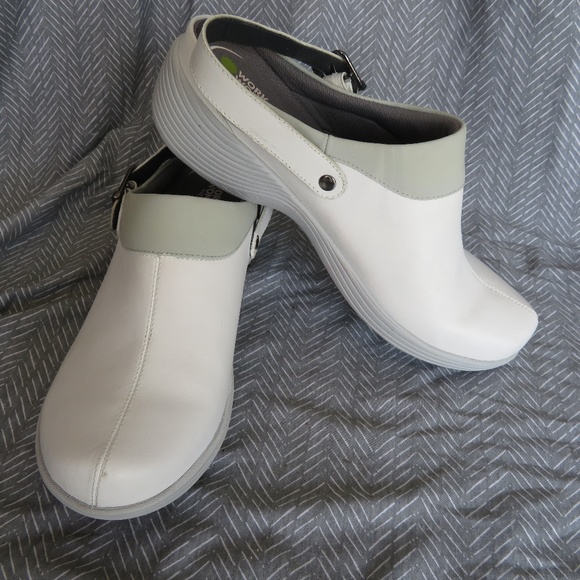 Dansko | Shoes | White Dansko Slingback | Poshmark