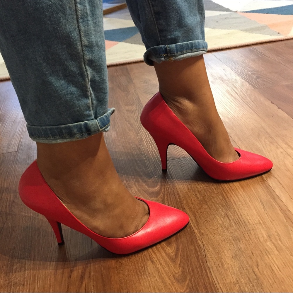Red Pumps. - Gem
