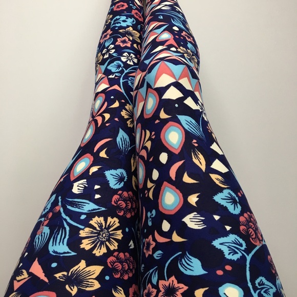LuLaRoe | Pants & Jumpsuits | Lularoe Os Navy Blue Floral Leggings ...