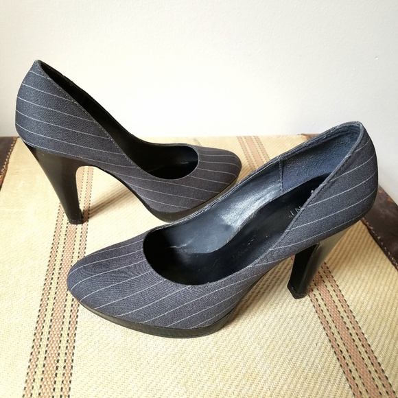 Fioni Shoes | Shoes | Fioni Grey Pinstriped Simple Dress Pumps | Poshmark