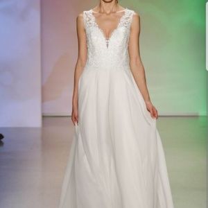 Alfred Angelo | Dresses | Alfred Angelo Disney Fairytale Wedding Dress ...