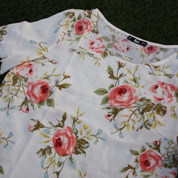 Tops | Flower Print Scallop Edge Top New | Poshmark