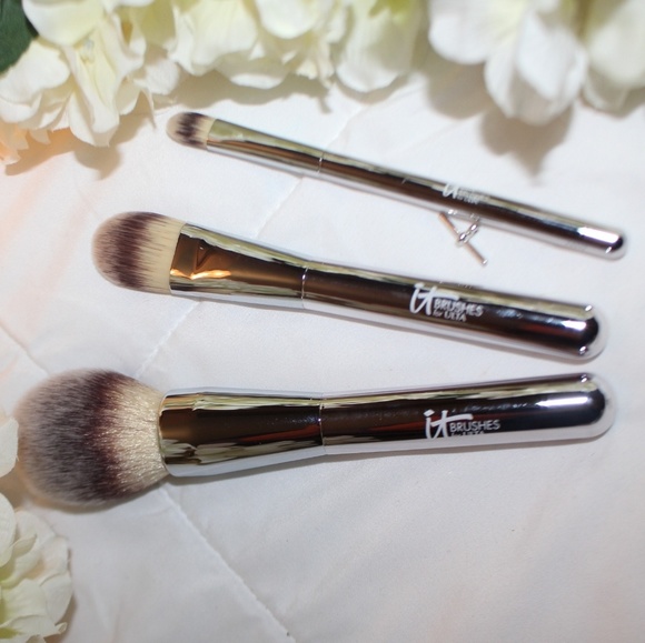 it cosmetics | Makeup | It Cosmetics Brush Face Brush Set | Poshmark