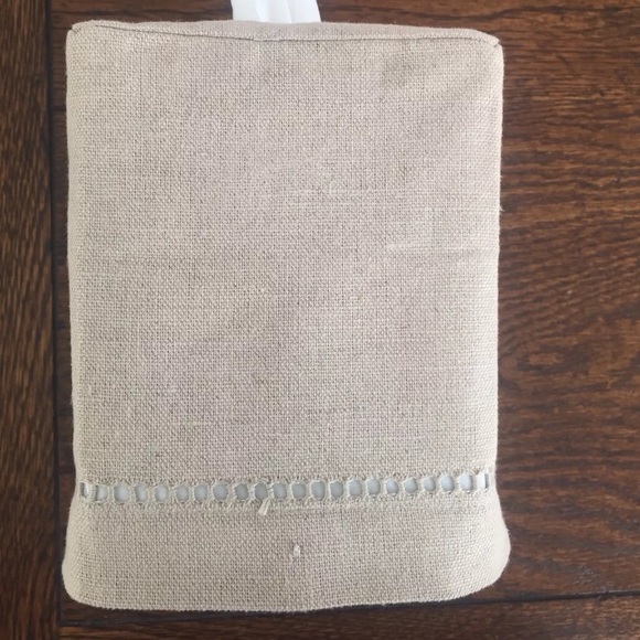 Pottery Barn | Accessories | Pottery Barn Linen Tissue Box Cover | Poshmark
