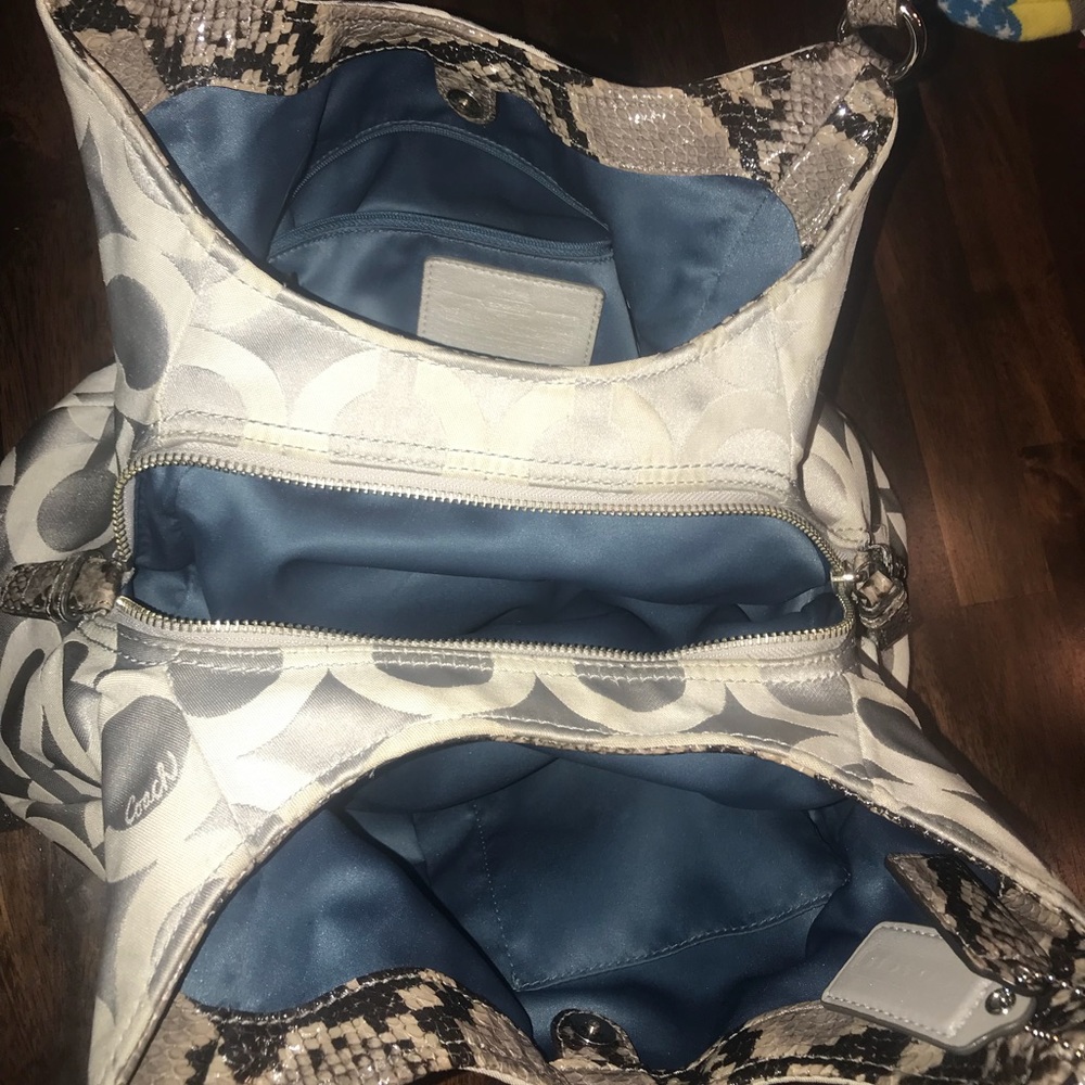 Light Coach Purse With Snakeskin Pattern! - Gem