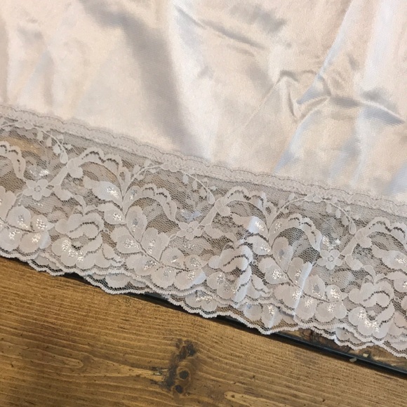 vassarette | Intimates & Sleepwear | Slip | Poshmark