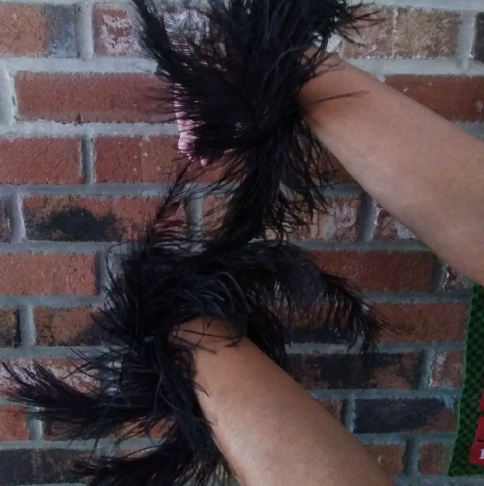 Dramatic Fan-Like Black Ostrich Feather Cuffs - Gem
