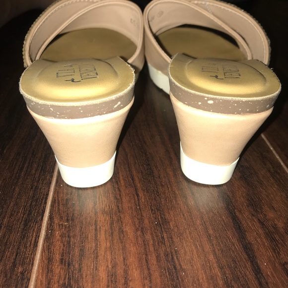 Via Veneto | Shoes | New Via Veneto Gold Stone And Pearl Shoes Sz ...