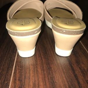 Via Veneto | Shoes | New Via Veneto Gold Stone And Pearl Shoes Sz ...