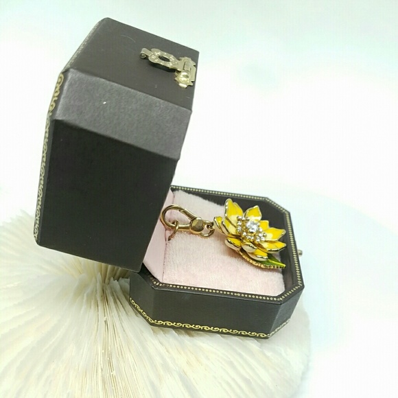 Juicy Couture | Jewelry | Juicy Couture Yellow Flower Charm Yjru938 ...