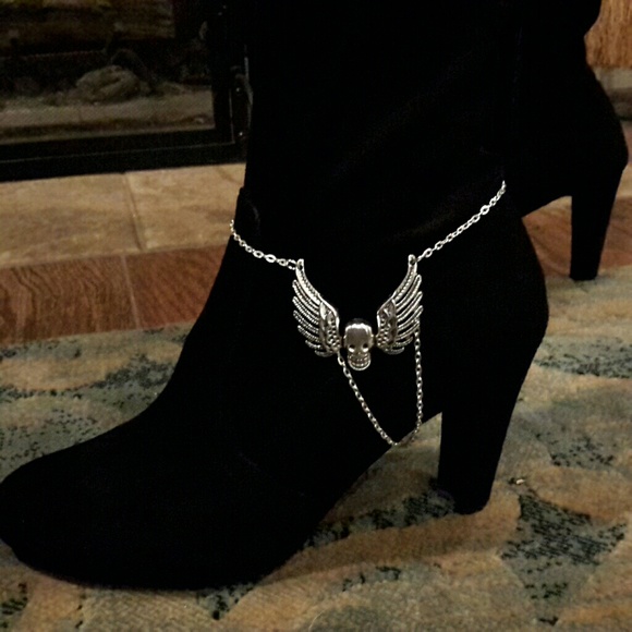 Amaranth Rose | Jewelry | Nwt Silvertone Flying Skull Boot Chain | Poshmark