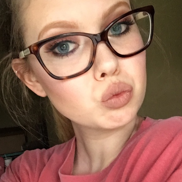 Amberly's Closet (@amberlykirsten) | Poshmark