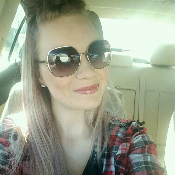 Sara's Closet (@sara_locke) | Poshmark